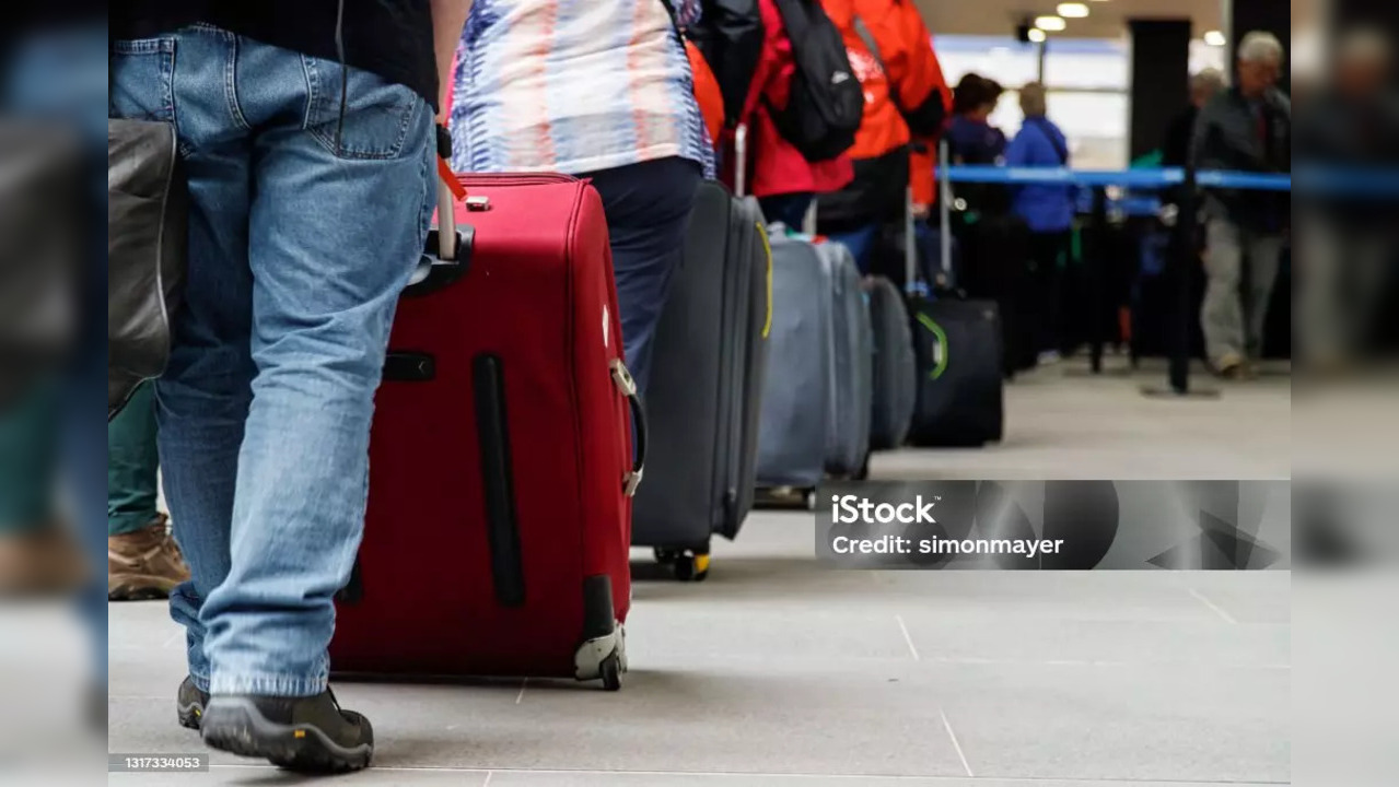 Dozens Of Migrants Enter California In 'Military Style Exercise ...