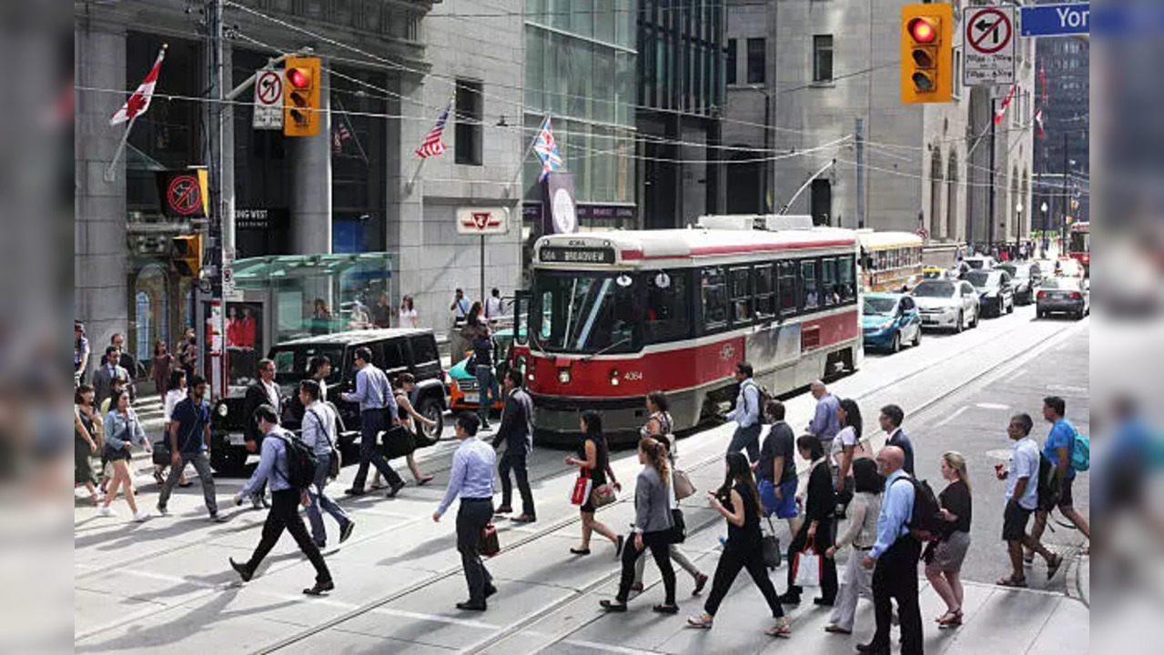 Ontario Sunshine List 2023: Over 300,000 Government Employees Earn More ...