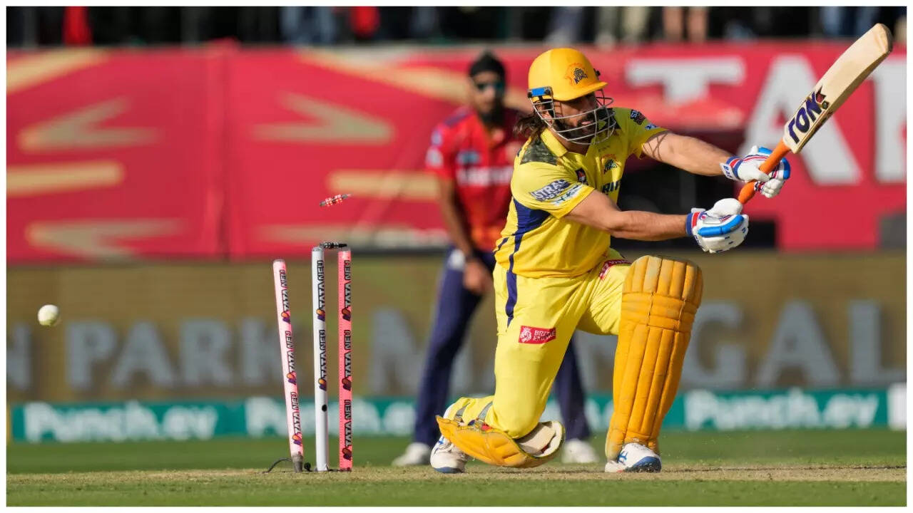 Not Strategy! Leg Muscle Tear Forcing MS Dhoni To Bat Down The Order ...