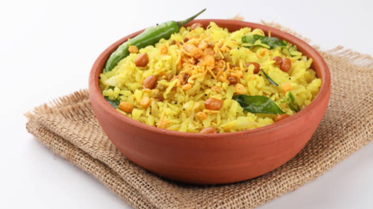 Free Poha Turns Costly As 20 Land In Hospital Due To Food Poisoning In ...
