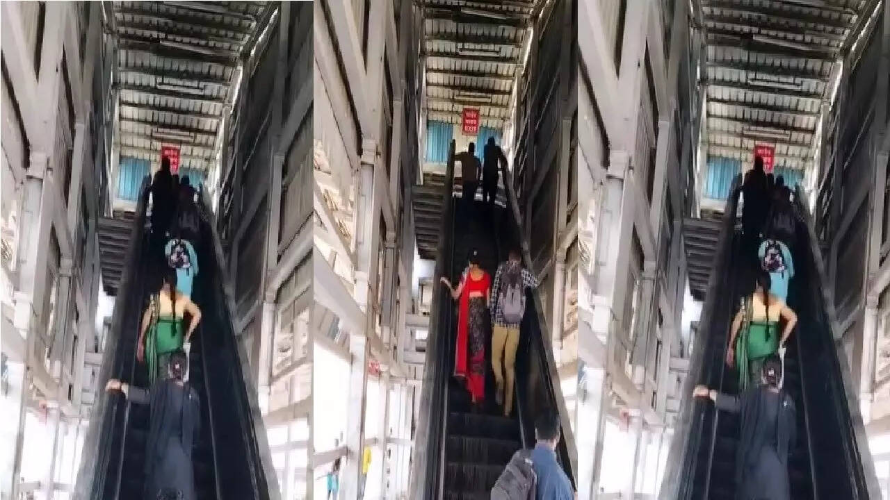 Diva Station Escalator Video : बाबो ! दिवा स्टेशनवरच्या जिन्याची बदलली ...
