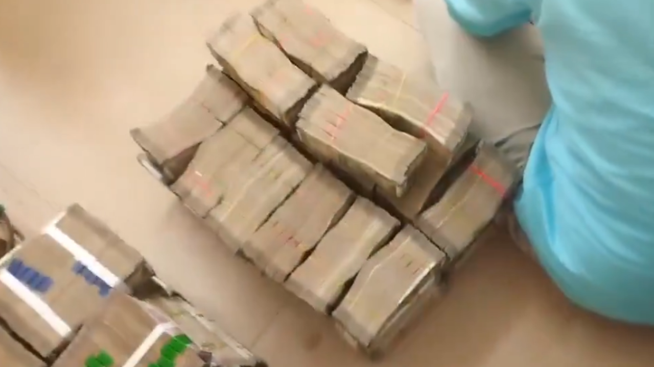 7 Boxes, 7 Crores: Vehicle Carrying 'Mountain Of Cash' Overturns In ...