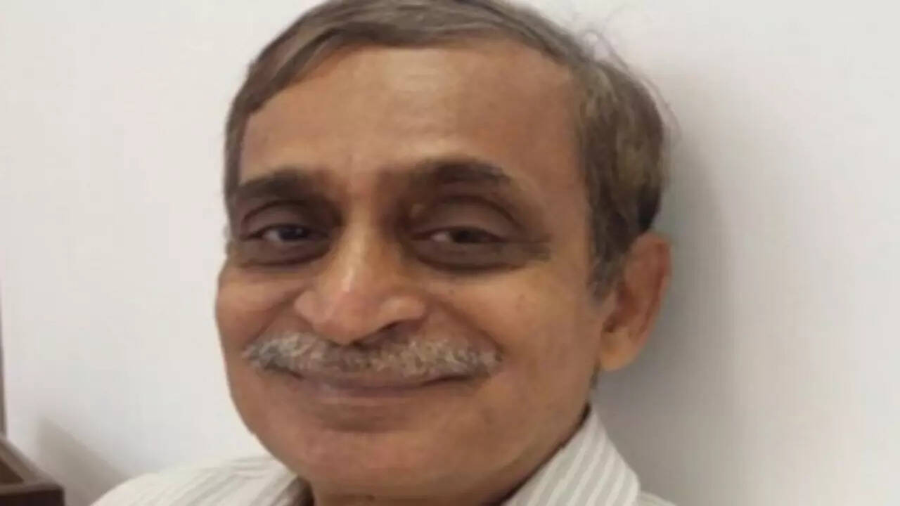 Marathi TV Actor Satish Joshi Dies While Performing On Stage | Times Now