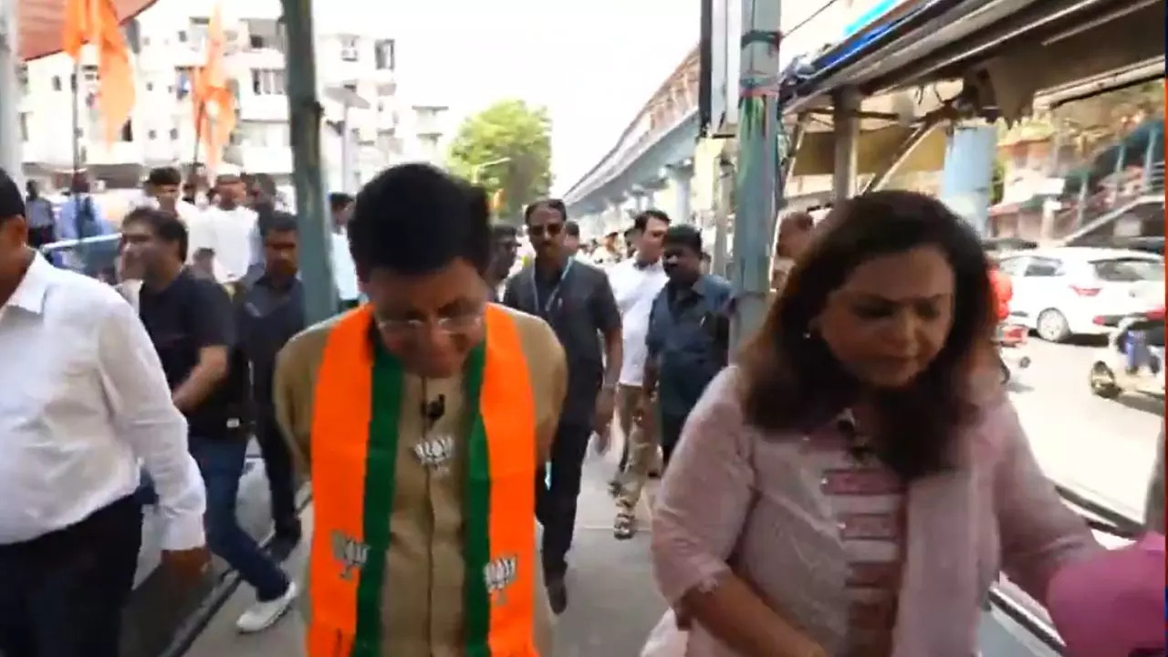 'Rahul Ki Godh Mein...': Piyush Goyal Accuses Uddhav Thackeray Of ...