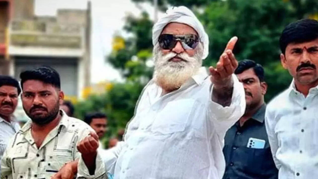 జేసీ ప్రభాకర్ రెడ్డికి తీవ్ర అస్వస్థత: హైదరాాబాద్ ఆస్పత్రిలోకి తరలింపు.. కాసేపట్లో హెల్త్ ...