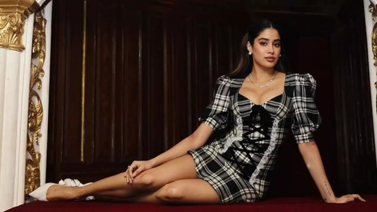 Janhvi Kapoor Dislocated Her Shoulders During Mr And Mrs Mahi Shoot ...