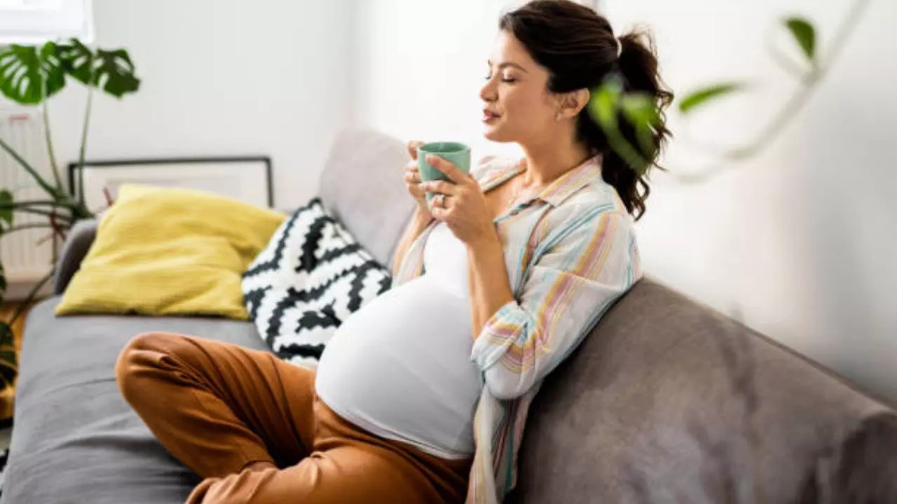 Raspberry Leaf Tea During Pregnancy: Gynaecologists Share Benefits, And ...