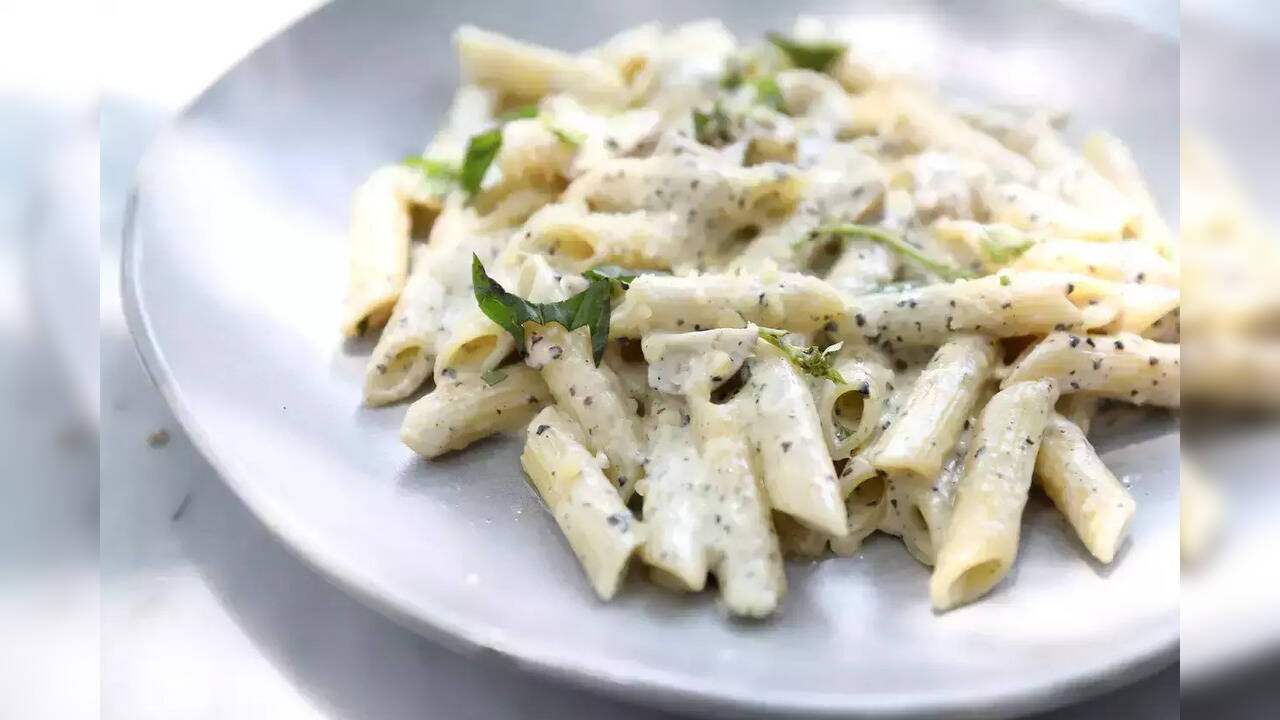 White Sauce Pasta, A Creamy Delight With Britannia The Laughing Cow ...
