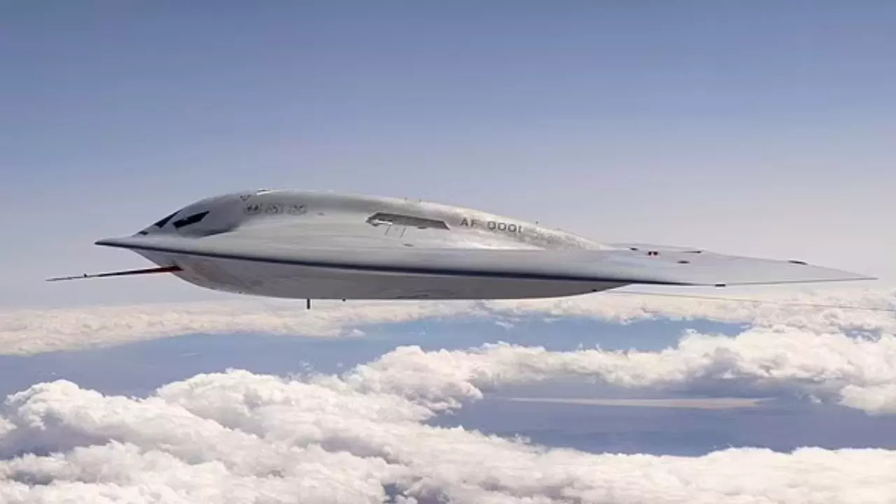 US 'Nuclear Bomber' Aircraft That Looks Like Alien Spaceship Flight ...