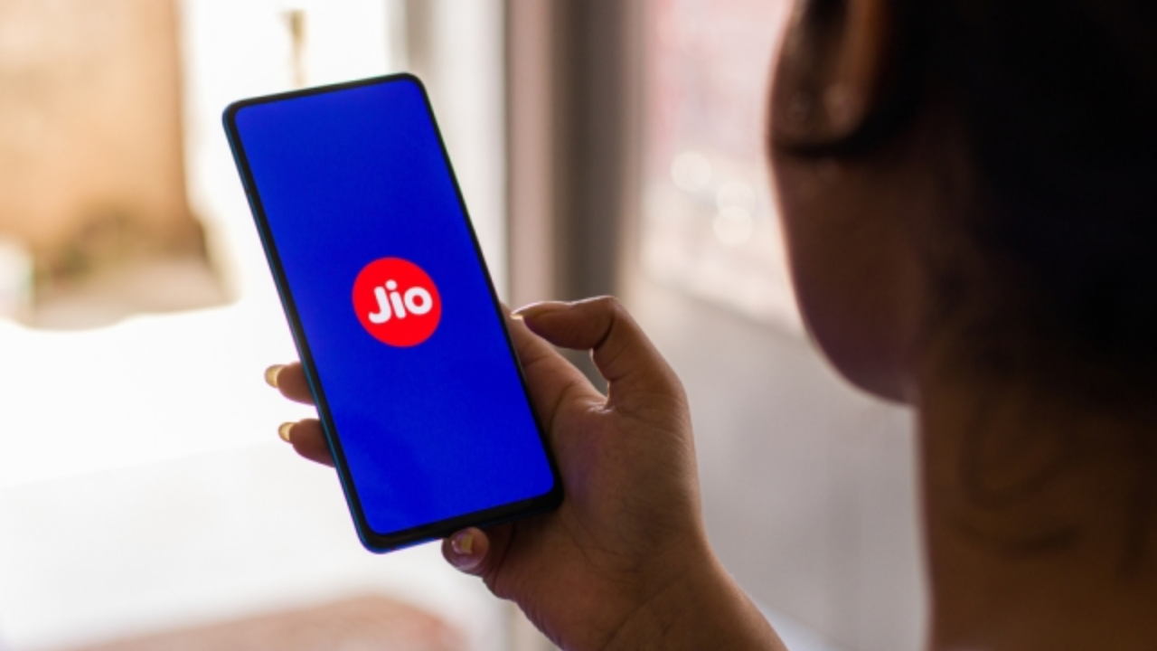 jio will launch 5d smart phones very soon, leaks | Times Now Telugu
