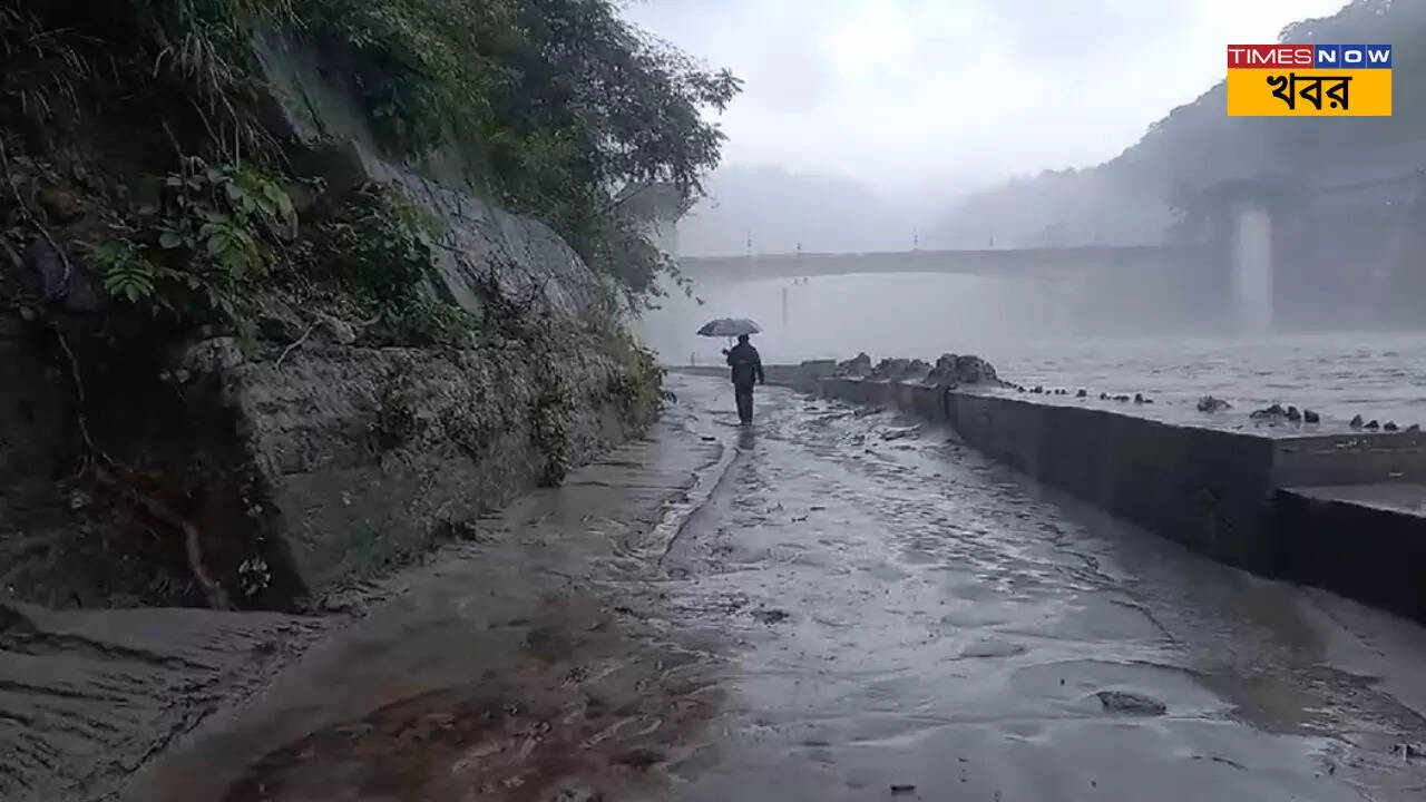 Sikkim Heavy Rain: সড়কপথ ফেরার কোনও উপায় নেই, সিকিমে আটকে থাকা ...