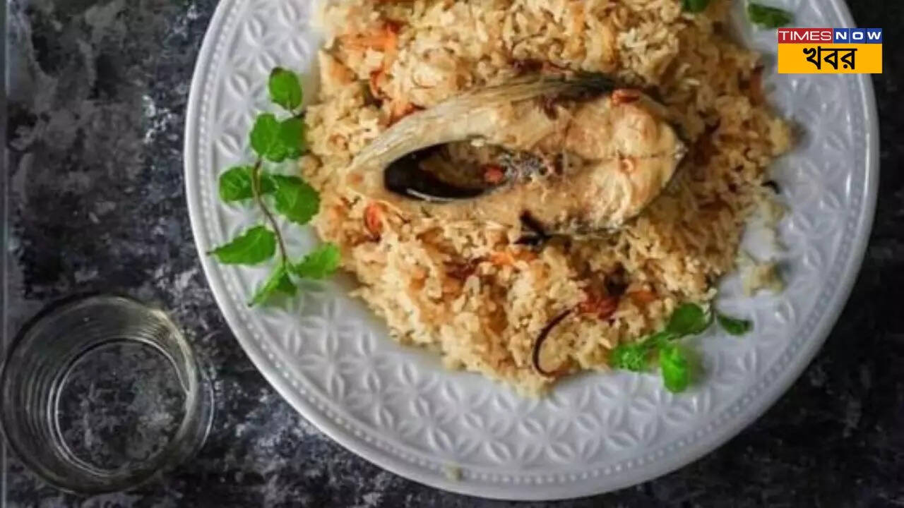 Hilsha Biriyani বর্ষার দুপুরে পাতে রাখুন শাহী ইলিশ বিরিয়ানি বাংলাদেশী কায়দা বানালে স্বাদ 