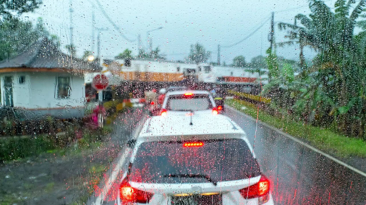 Monsoon Car Driving Tips: ಮಳೆಗಾಲದಲ್ಲಿ ವಾಹನ ಚಾಲನೆ ವೇಳೆ ಈ ವಿಚಾರಗಳನ್ನು ...