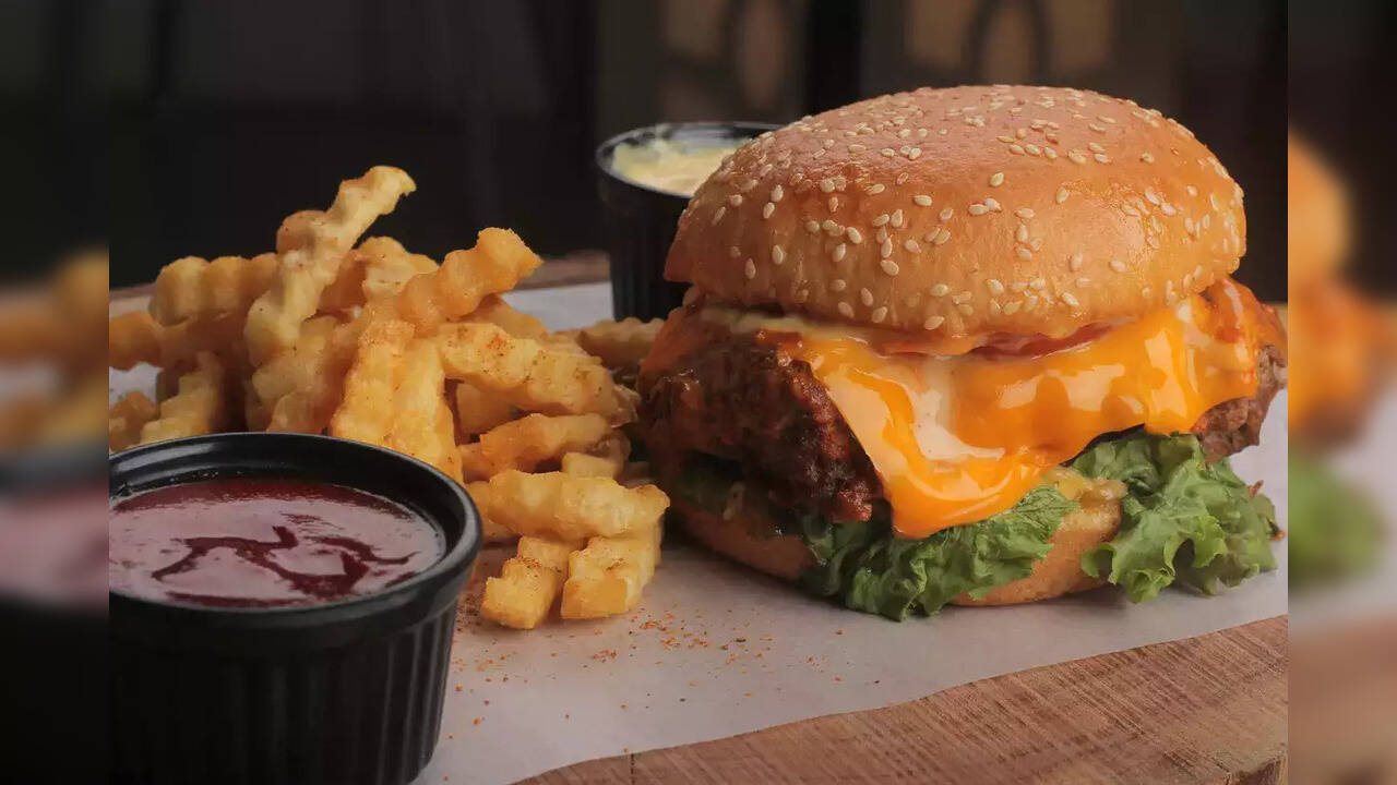 Make The Perfect Homemade Cheeseburger For Your Weekend Binge | Times Now