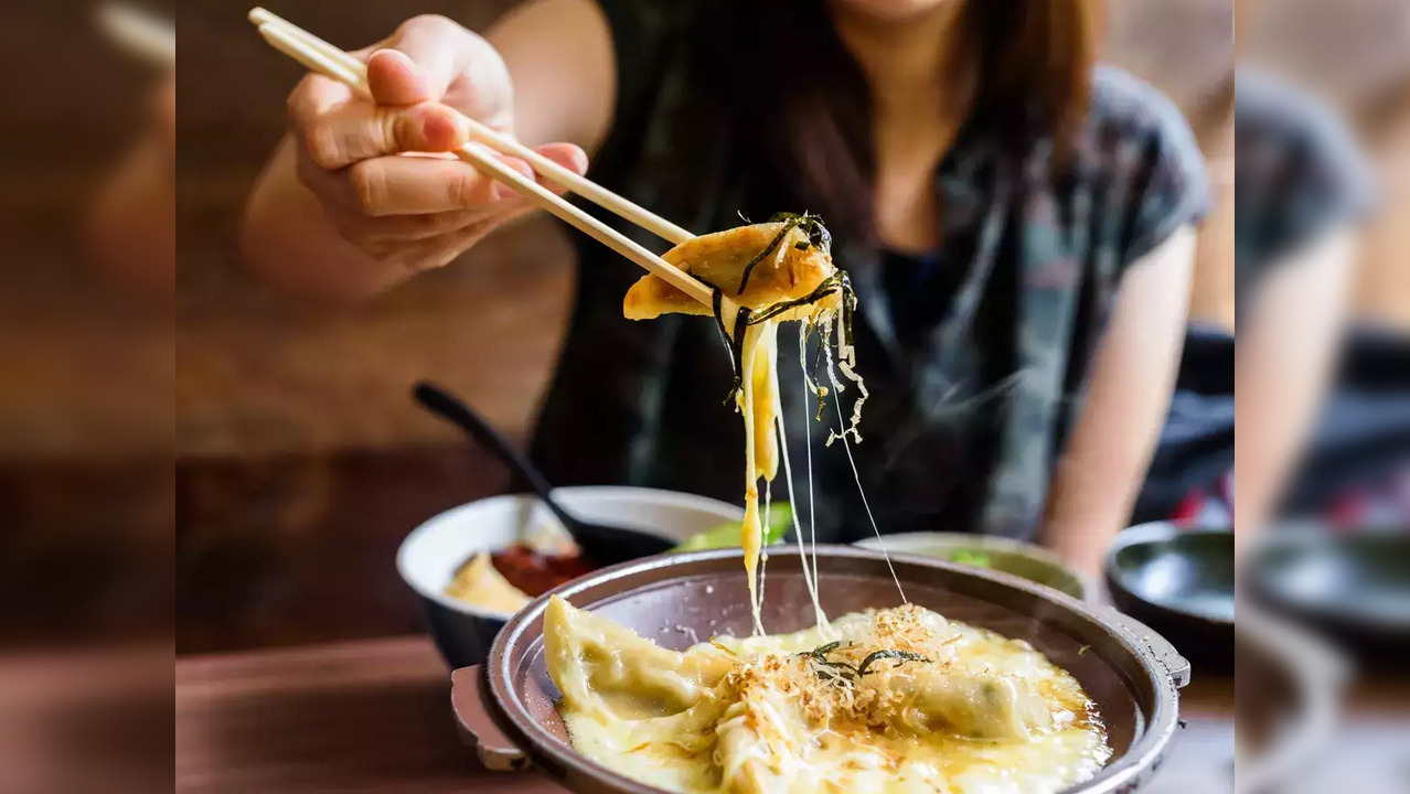Welcome Monsoons With Piping & Steamy Cheesy Vegetable Momos | Times Now