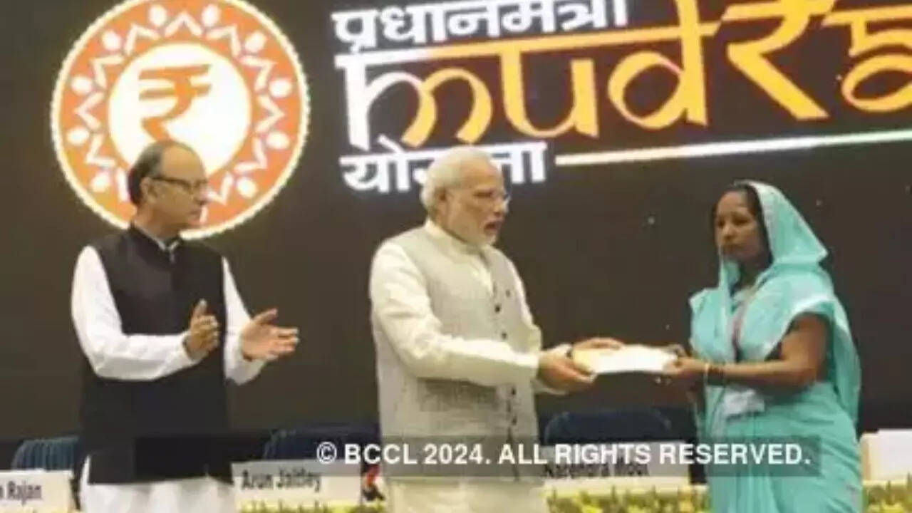 PMMY: प्रधानमंत्री मुद्रा योजना काय आहे, एवढ्या लाखांचे विना तारण मिळते ...