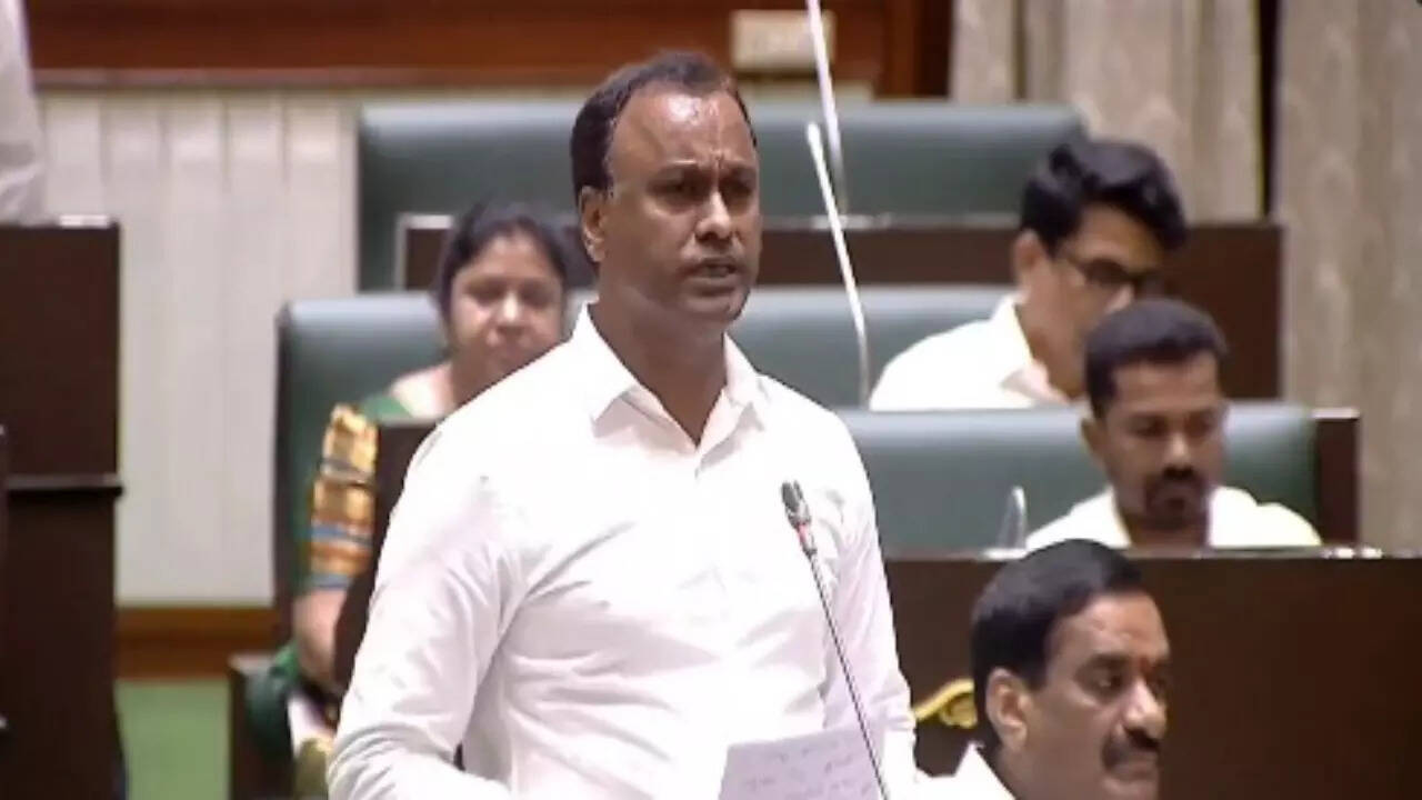 అసెంబ్లీకి రానప్పుడు కేసీఆర్‌కు ప్రతిపక్ష నేత హోదా ఎందుకు?: కోమటిరెడ్డి ...