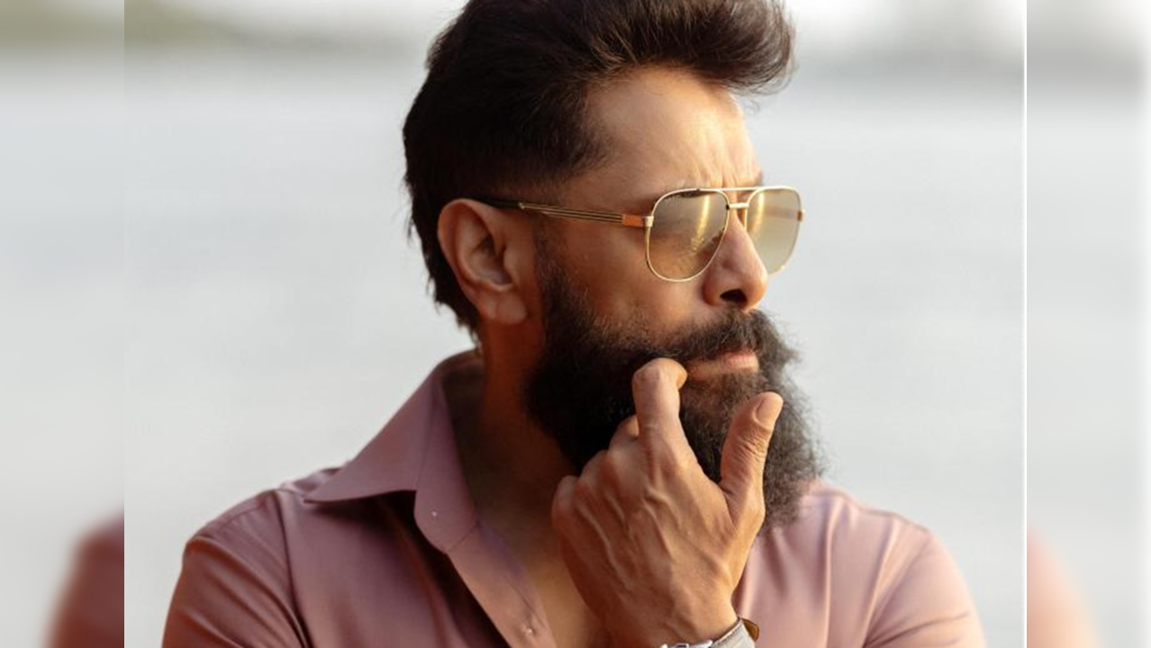 Actor Vikram Donates 20 Lakhs To Kerala CM's Distress Relief Fund ...