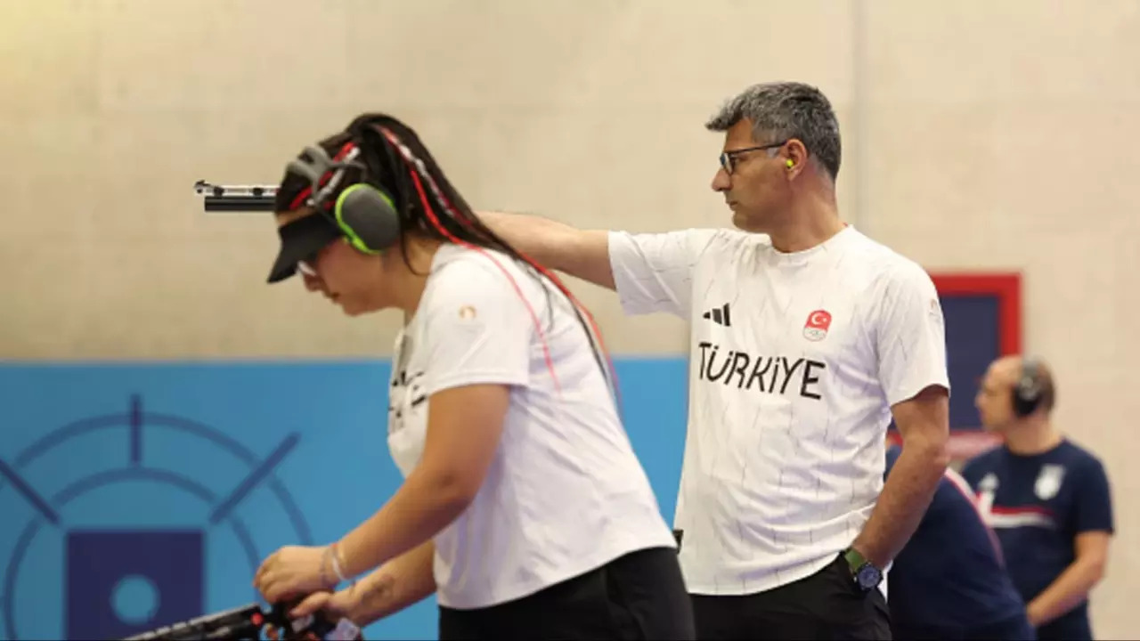 Turkey's Yusuf Dikec's 13-Year-Old Video Of Shooting Without Glasses ...
