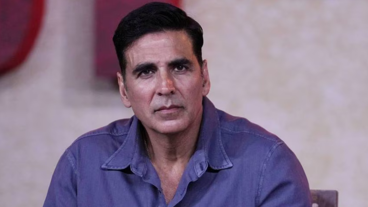 Akshay Kumar Distributes Langar Outside Mumbai Home. Video Goes Viral ...
