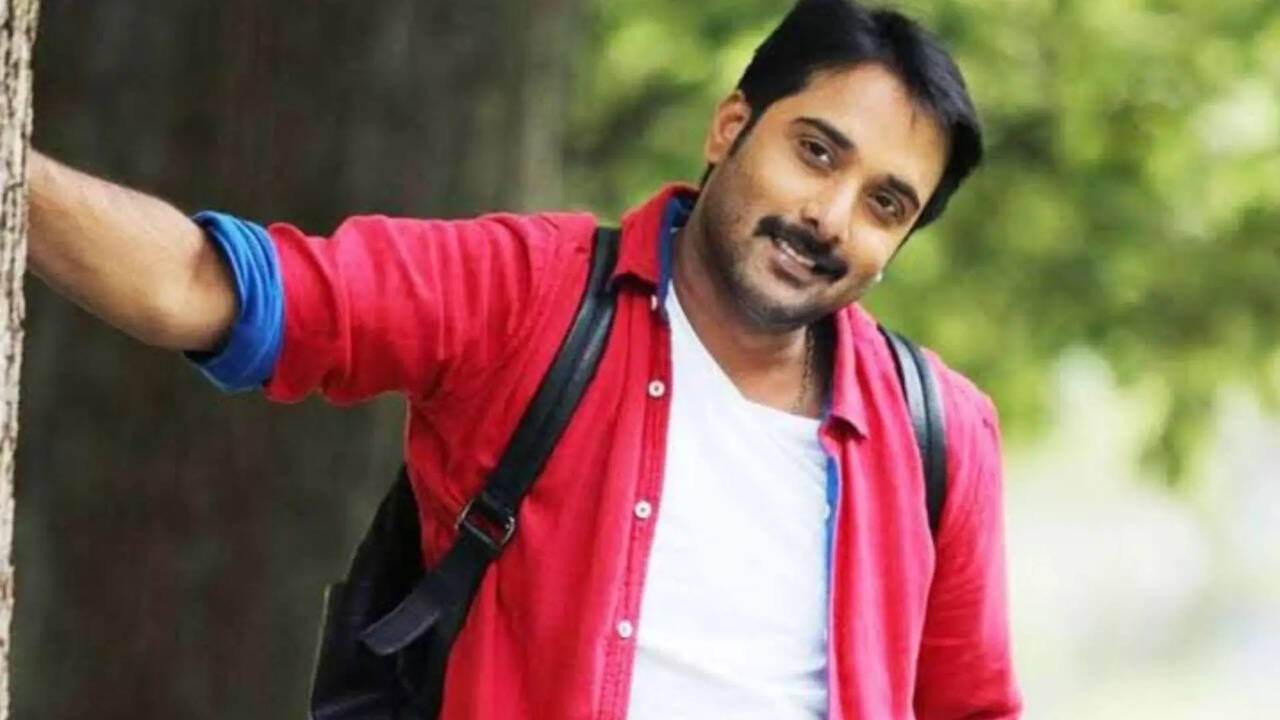 புன்னகை தேசம் தருணை நினைவிருக்கா? இப்போ ஆள் அடையாளமே தெரியாமல் எப்படி ...