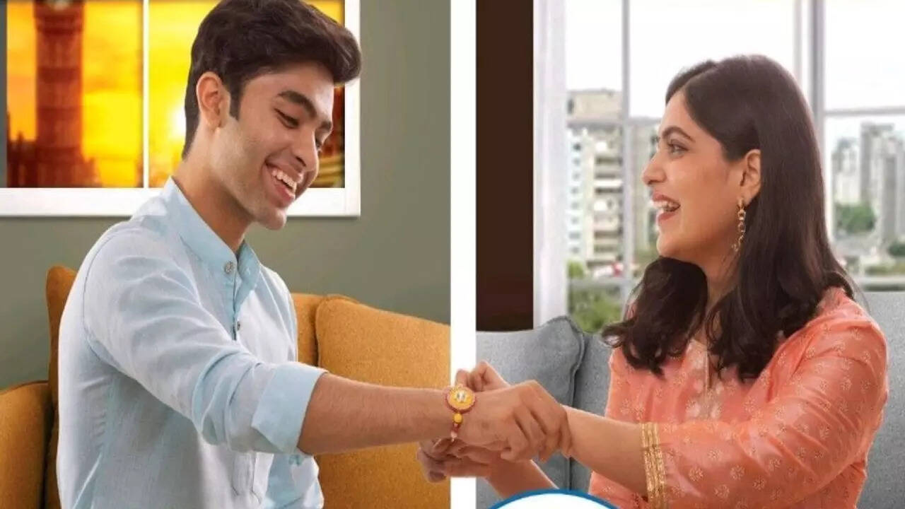 Rakhi Express Offer : ब्लू डार्टकडून देशांतर्गत आणि आंतरराष्ट्रीय मालवाहतुकीसाठी 'राखी ...