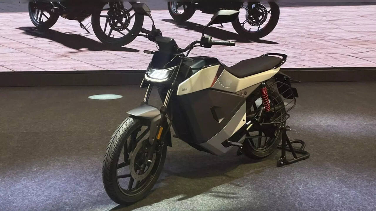 Ola electric: ಸ್ಪ್ಲೆಂಡರ್, ಪ್ಲಾಟಿನಾಗೆ ಠಕ್ಕರ್... ಓಲಾದ ಮೊದಲ ರೋಡ್‌ಸ್ಟರ್ ಎಲೆಕ್ಟ್ರಿಕ್ ಬೈಕ್ ಮಾರುಕಟ್ಟೆಗೆ ...