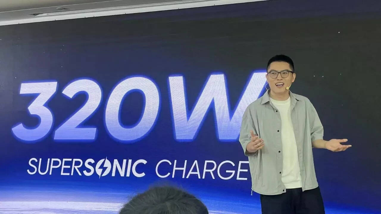 बाजारात आला 320W चा फास्ट चार्जर, फोन 4 मिनिटात होईल 100 टक्के चार्ज...