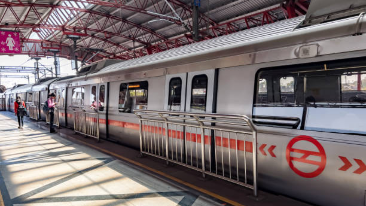 Delhi Metro Red Line Services Restored Day after Attempted Cable Theft ...
