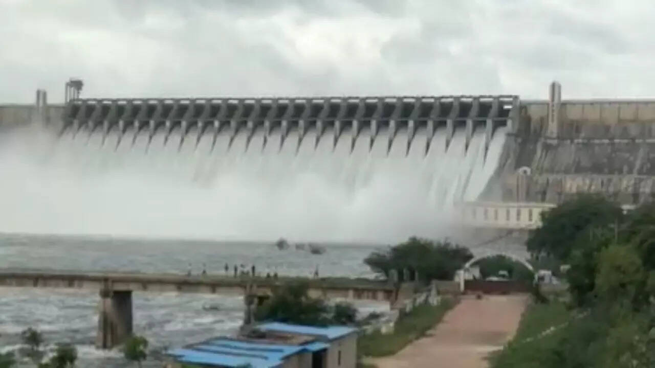 Nagarjuna Sagar Dam: నిండు కుండలా నాగార్జునసాగర్‌.. మరోసారి గేట్లు ...