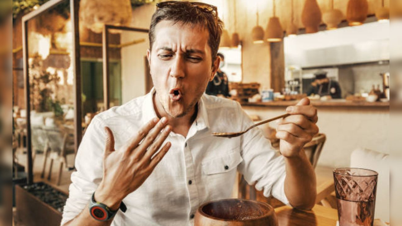 Eating and drinking too much hot food can be harmful to the internal ...