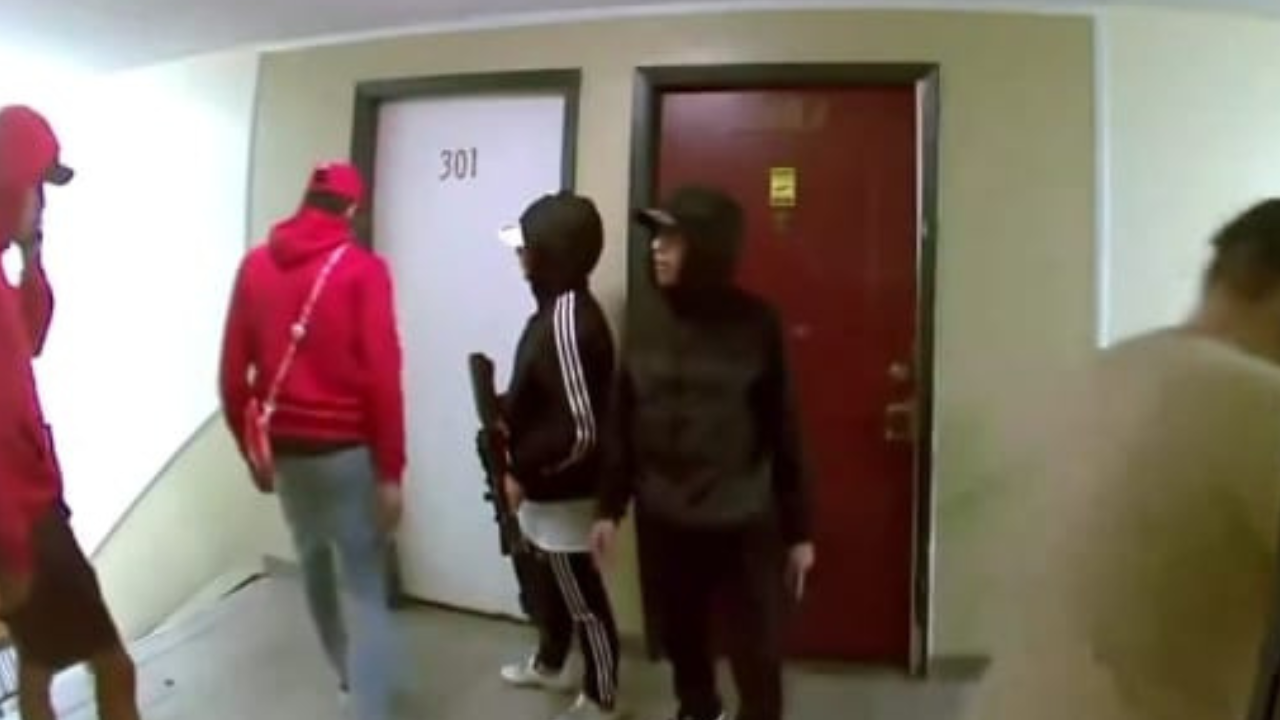 Alleged Video Of Armed Venezuelan Gang Taking Over A Colorado Apartment ...