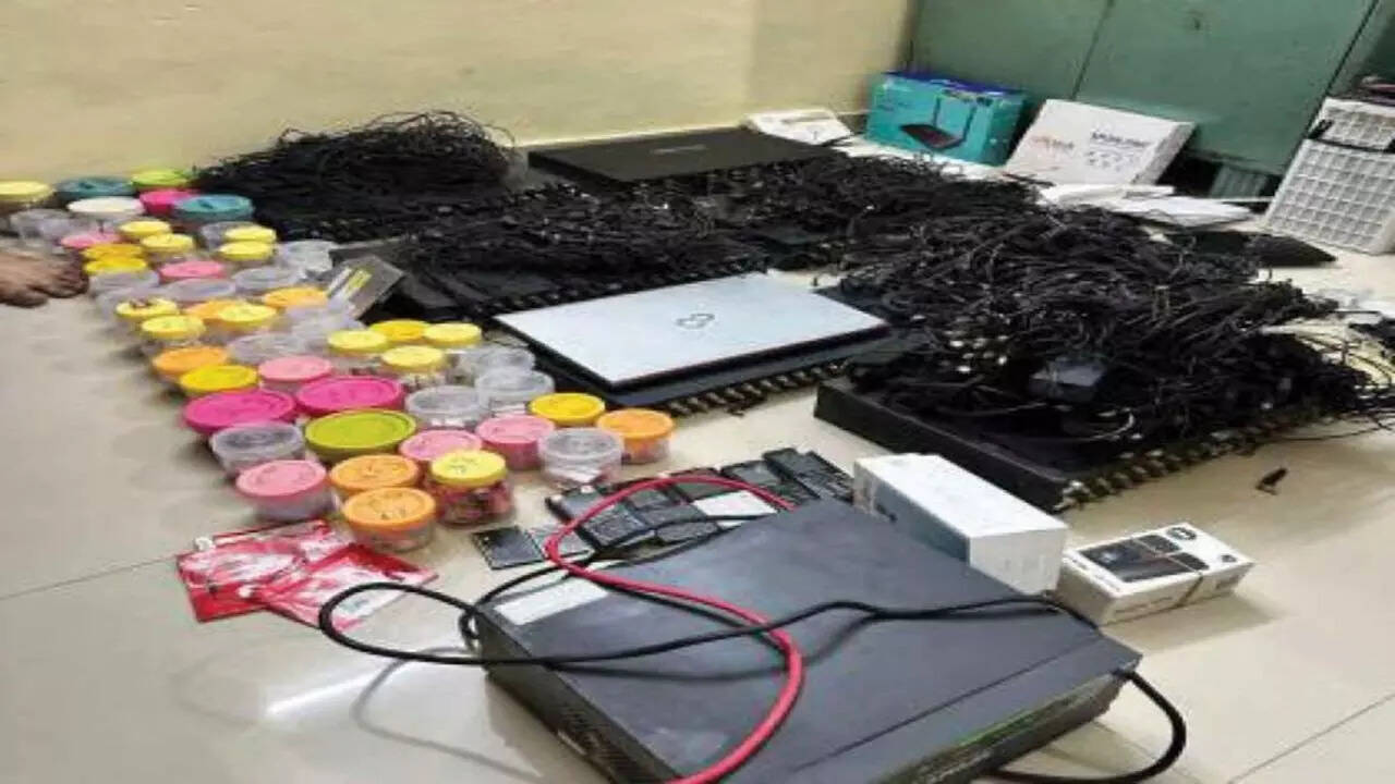 ATS Raid In Pune : कोंढव्यात ATS चा छापा, एकाच व्यक्तीजवळ ढिगभर ...