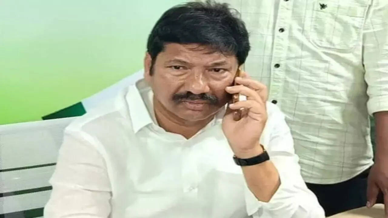 Jogi Ramesh: ఏపీలో మాజీమంత్రి చుట్టూ బిగుస్తున్న ఉచ్చు, అజ్ఞాతంలోకి ...