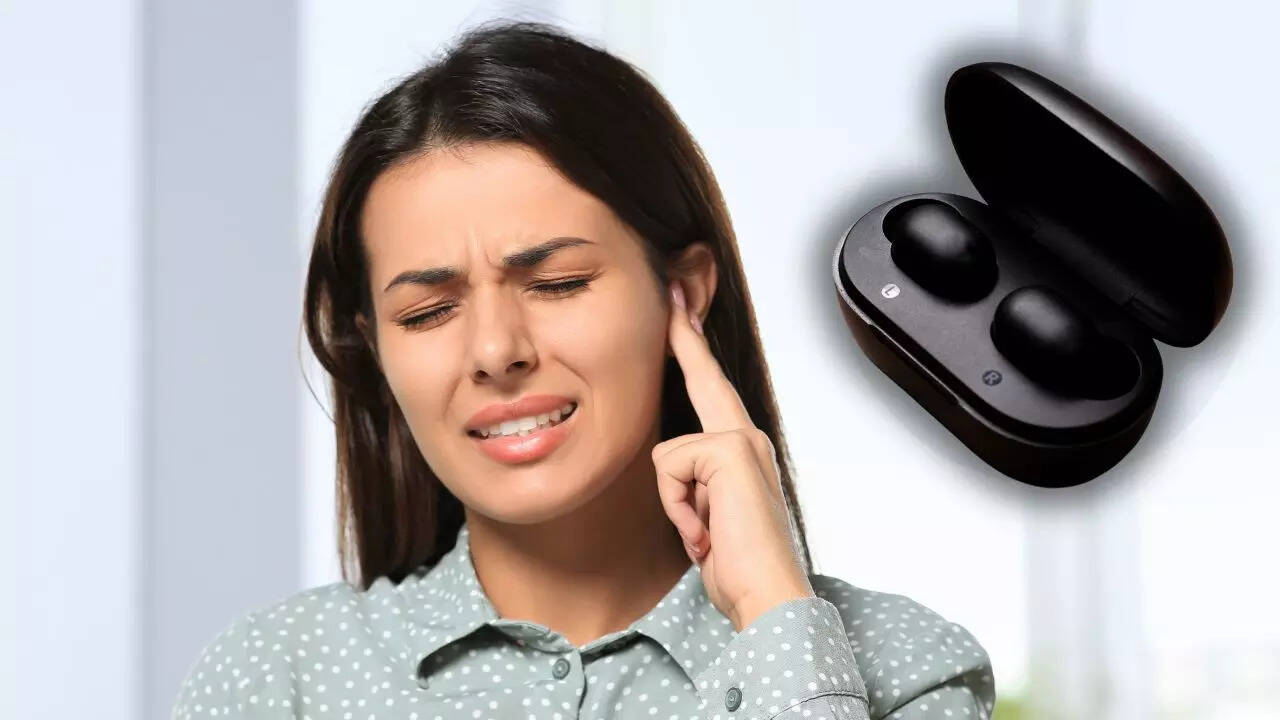 Earbuds Bad Effects In Ears: দুদিন পরে কিন্তু আর কানেই শুনতে পারবেন না ...