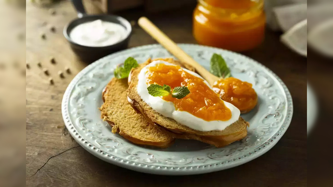 Easy Cheese Jam Toast Recipe For An Inventive Pairing For Breakfast ...