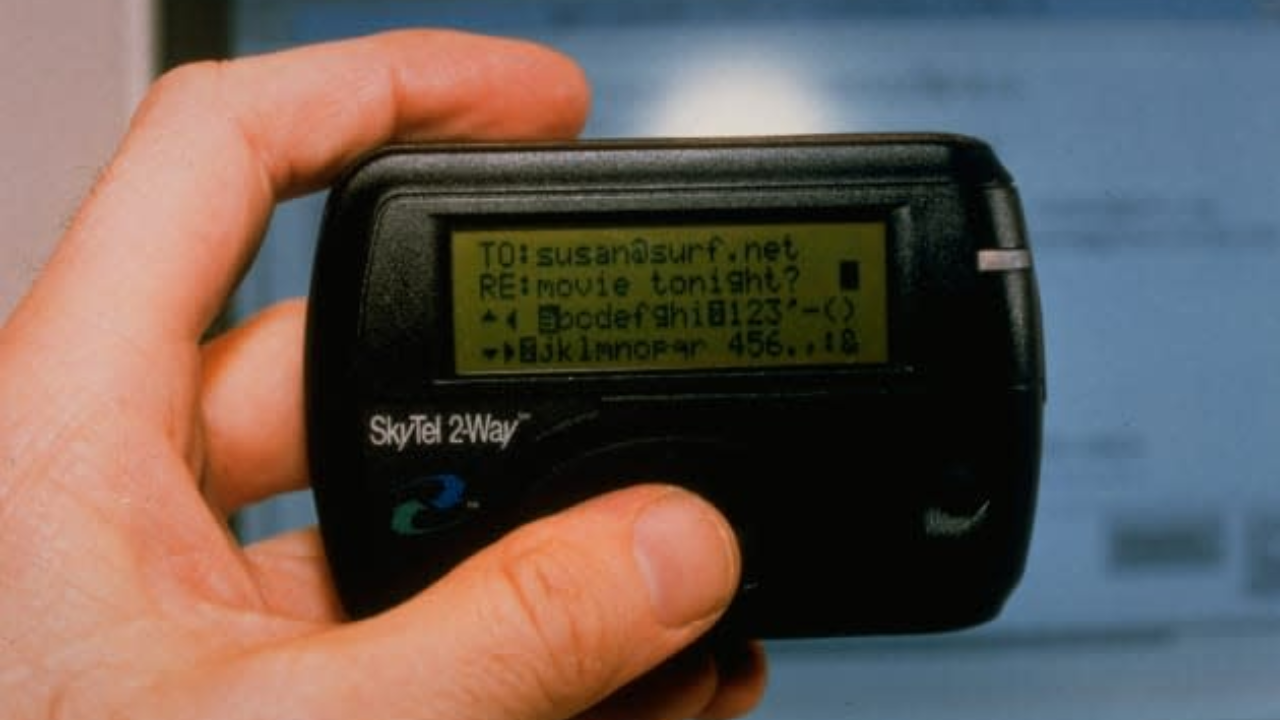 पेजर नेमकं आहे तरी काय? लेबनॉनमध्ये 1000 पेजरचा स्फोट कसा झाला? | Times ...