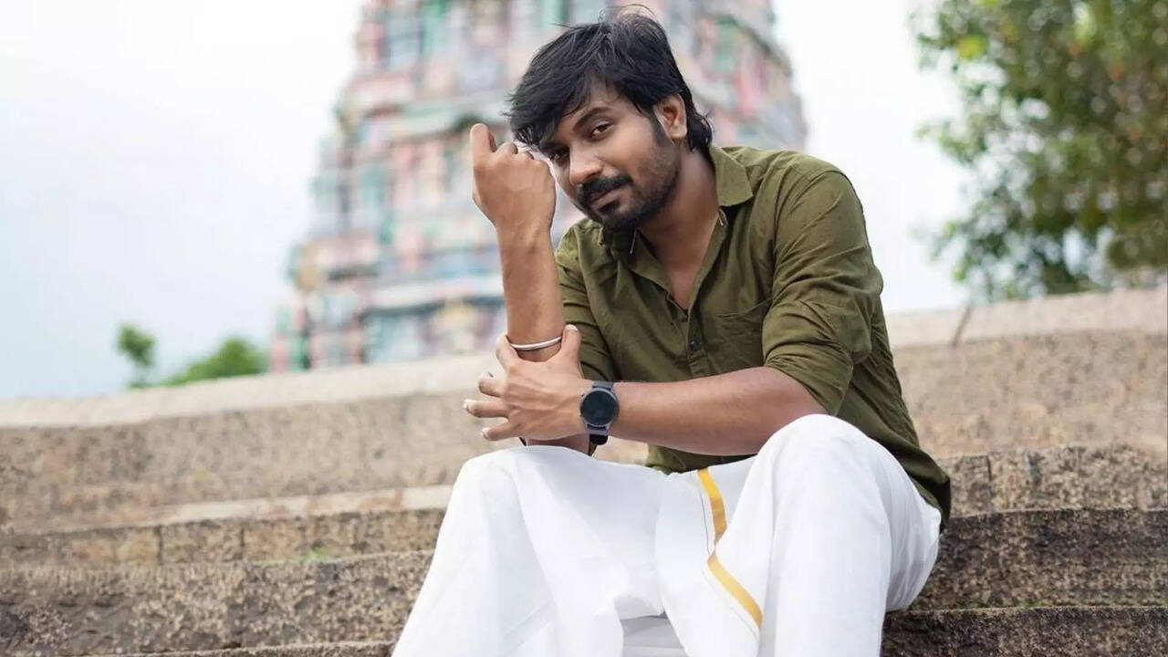 siragadikka aasai muthu siragadikka aasai vetri vasanth enagement vetri ...