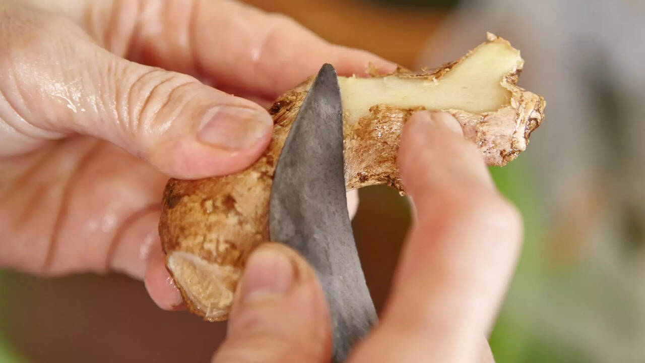 How to Peel Ginger Easily: ಶುಂಠಿಯ ಸಿಪ್ಪೆ ತೆಗೆಯುವ ಅತ್ಯಂತ ಸುಲಭ ವಿಧಾನ ಇದು ...