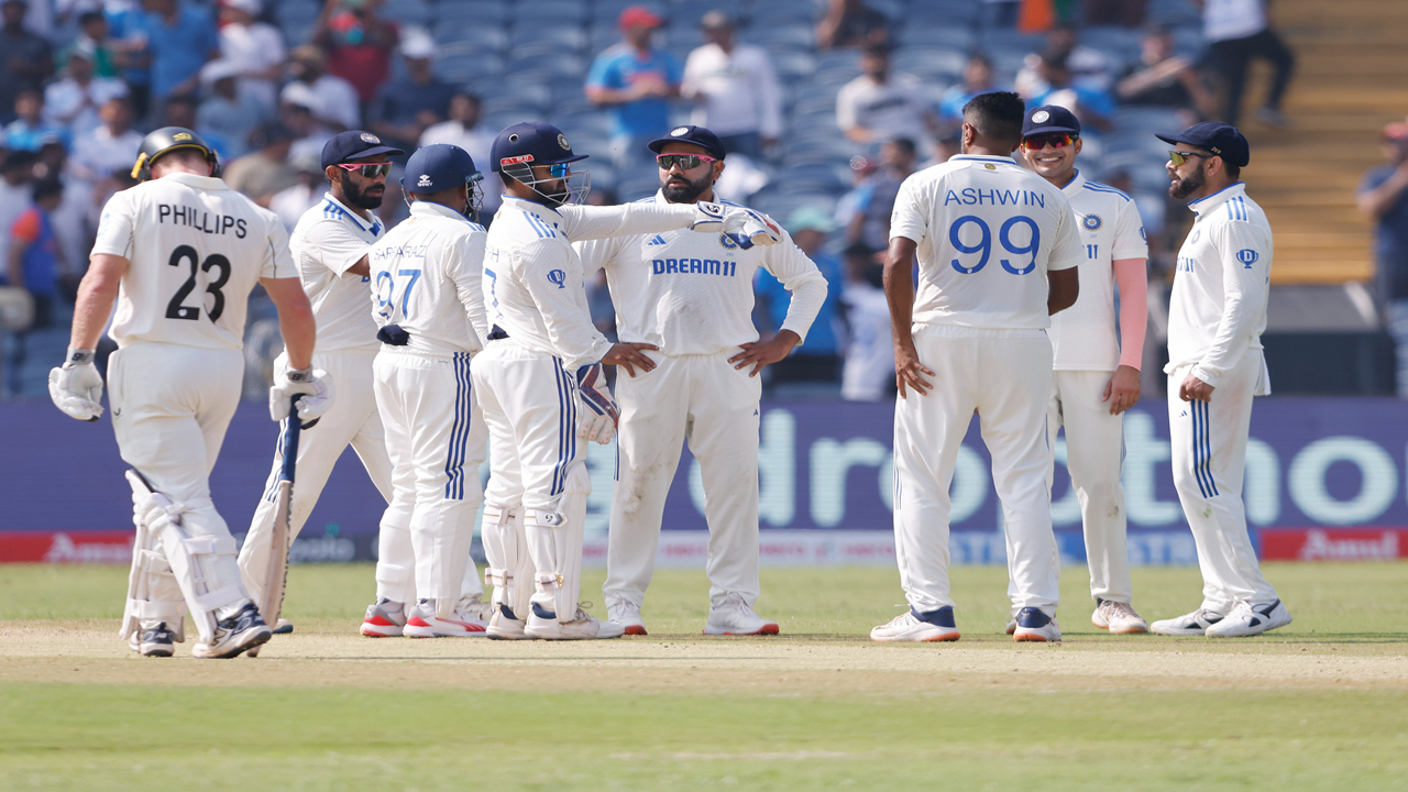 IND vs NZ 2nd Test: न्यूझीलंड 255 रन्सवर ऑल आऊट, टीम इंडियासमोर ...