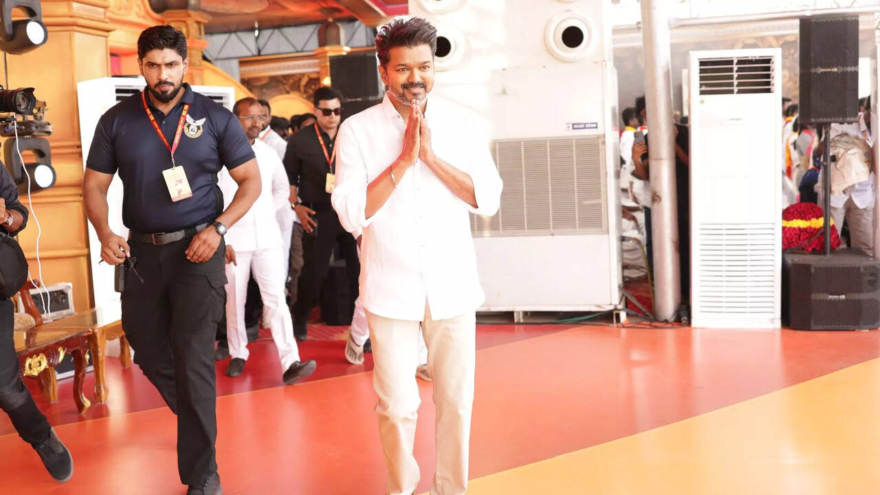 TVK Vijay: தவெக மாநாடுக்கு நிலம் வழங்கியவர்களுக்கு தடபுடல் விருந்து ...