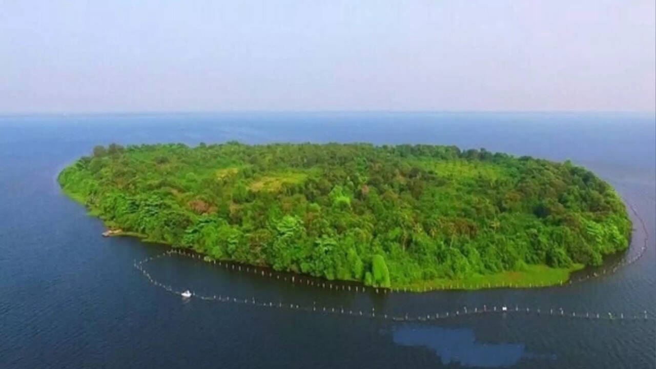 Kerala Pathiramanal island One day Trip:ரூ.80 இருந்தால் போதும் ...