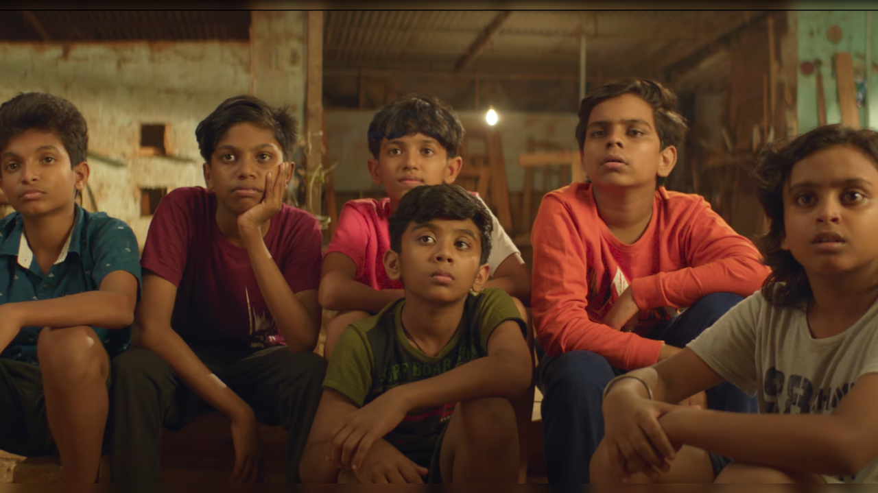 Watch: Music Video Of Vaada Vaada Song From Sthanarthi Sreekuttan ...