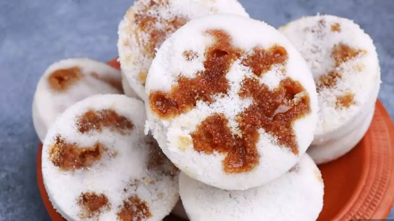 Winter Pithe Recipe : দুধের ক্ষীর দিয়ে এ ভাবে বানিয়ে নিন ভাপা পিঠে ...