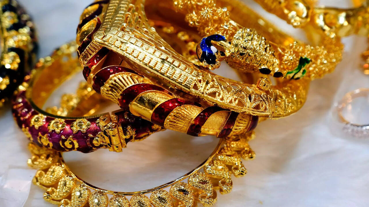 Gold Rate Today : സ്വര്‍ണ വിലയില്‍ വീണ്ടും ഇടിവ്, ആശ്വാസ ദിനം | Times ...