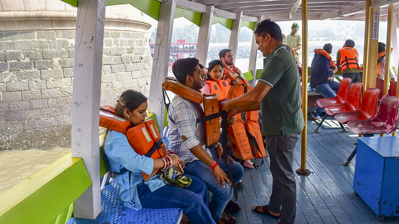 Mumbai Boat Tragedy: Navy Orders Probe, 105 Hospitalised And Several ...