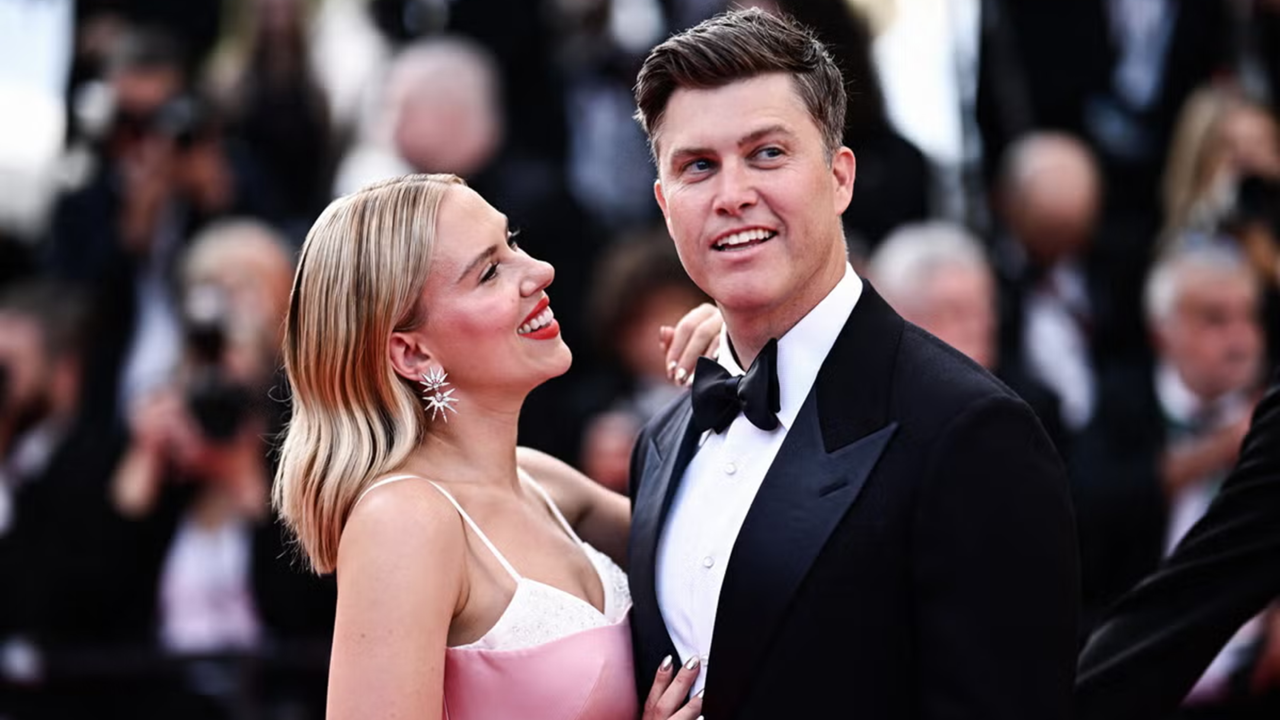 Scarlett Johansson reacts to Colin Jost's jokes during SNL winter ...
