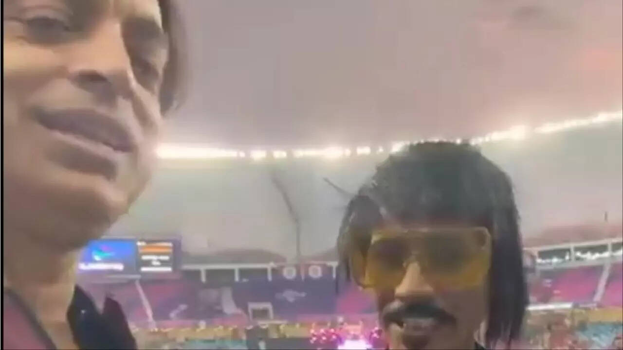 Shoaib Akhtar Meets Indian Social Media Star In Dubai During ILT20 ...