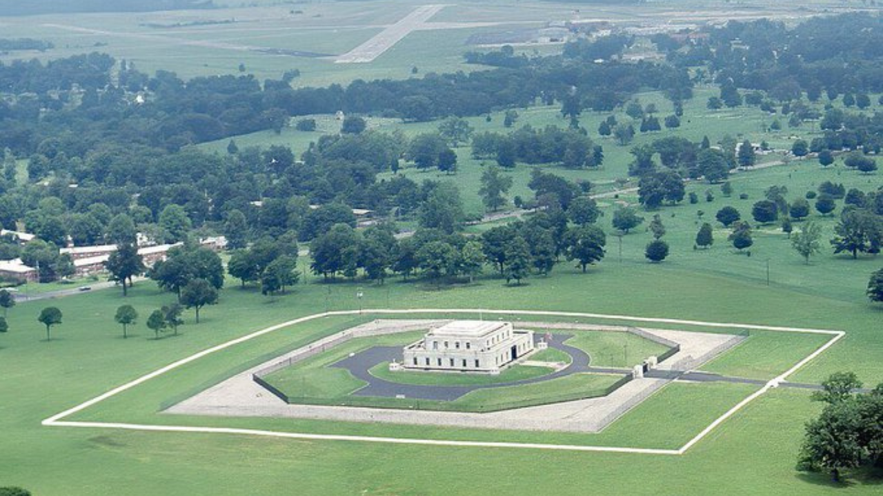 US Gold Reserves From Fort Knox Stolen? Claims Surface Amid Potential ...