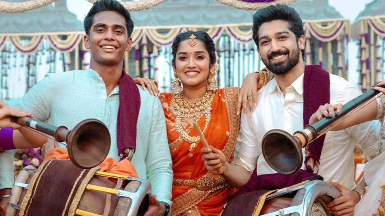 NEEK Review: Netizens Hail Dhanush The Director | Times Now